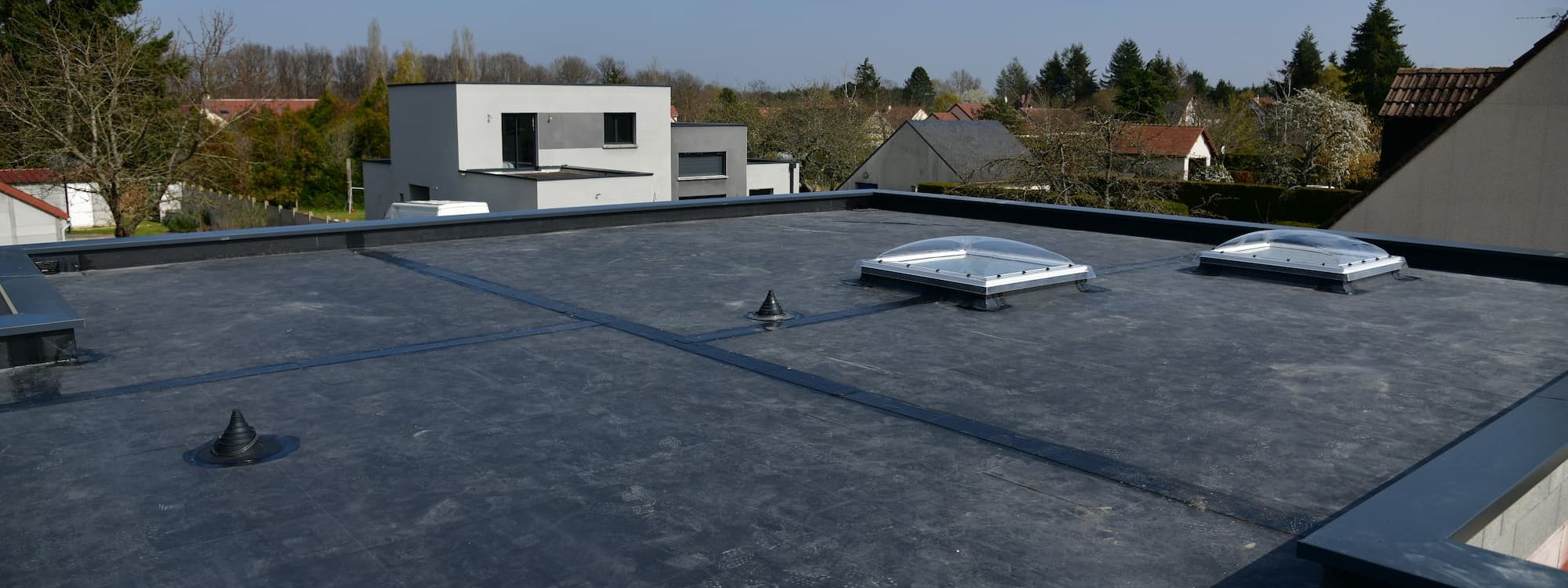 Choisir une membrane EPDM ou PVC pour l'étanchéité d'un toit plat | MBE ...